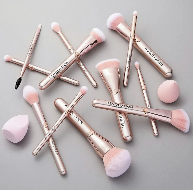 Makeup Revolution Contour Brush Review | Saubhaya Makeup