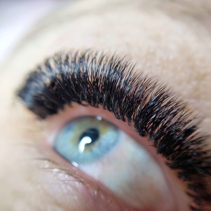 Why Are My Eyelashes Growing Straight? [Causes Revealed]