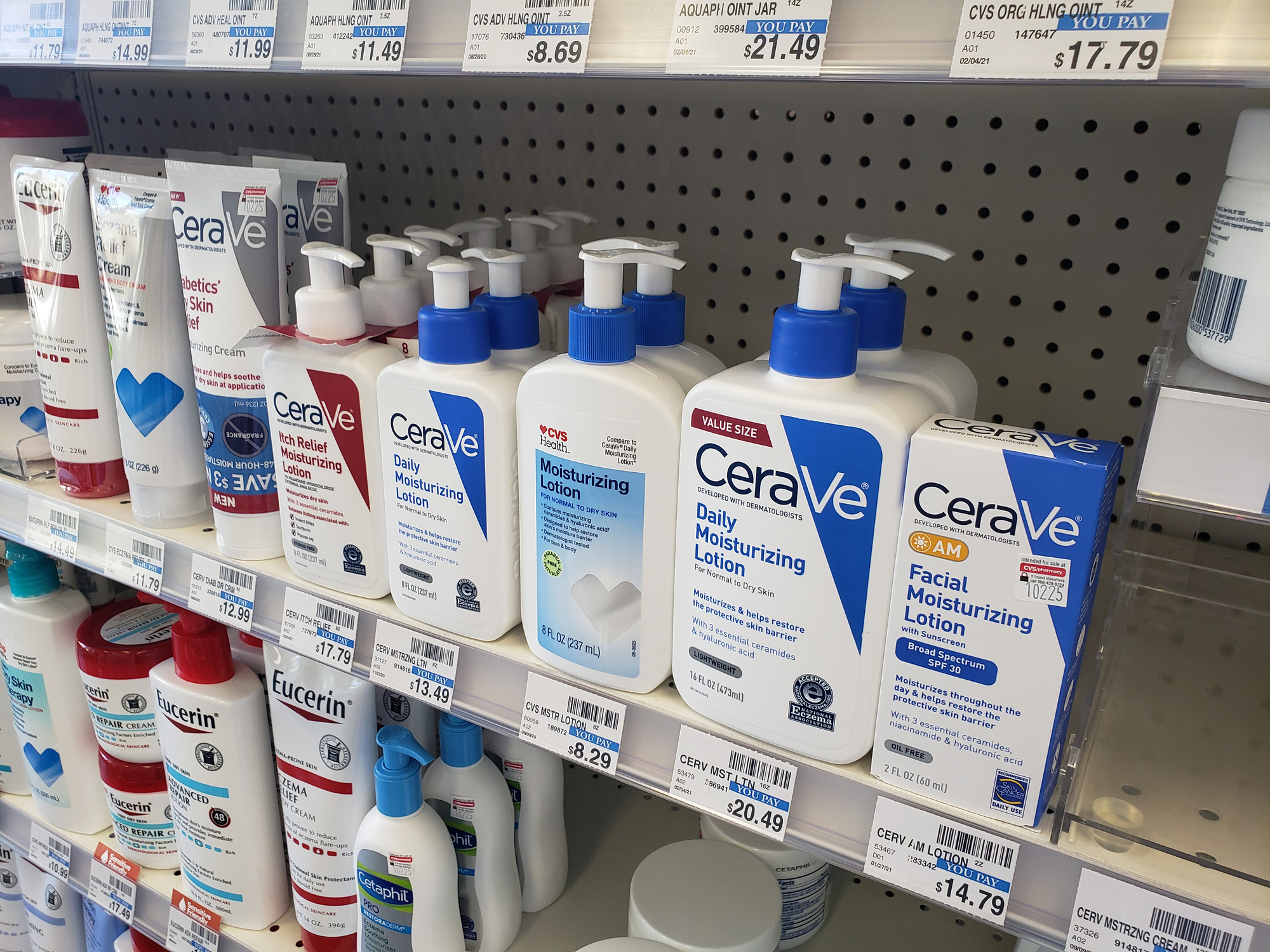 Battle of the Healing Ointments: Aquaphor vs CeraVe Healing Ointment