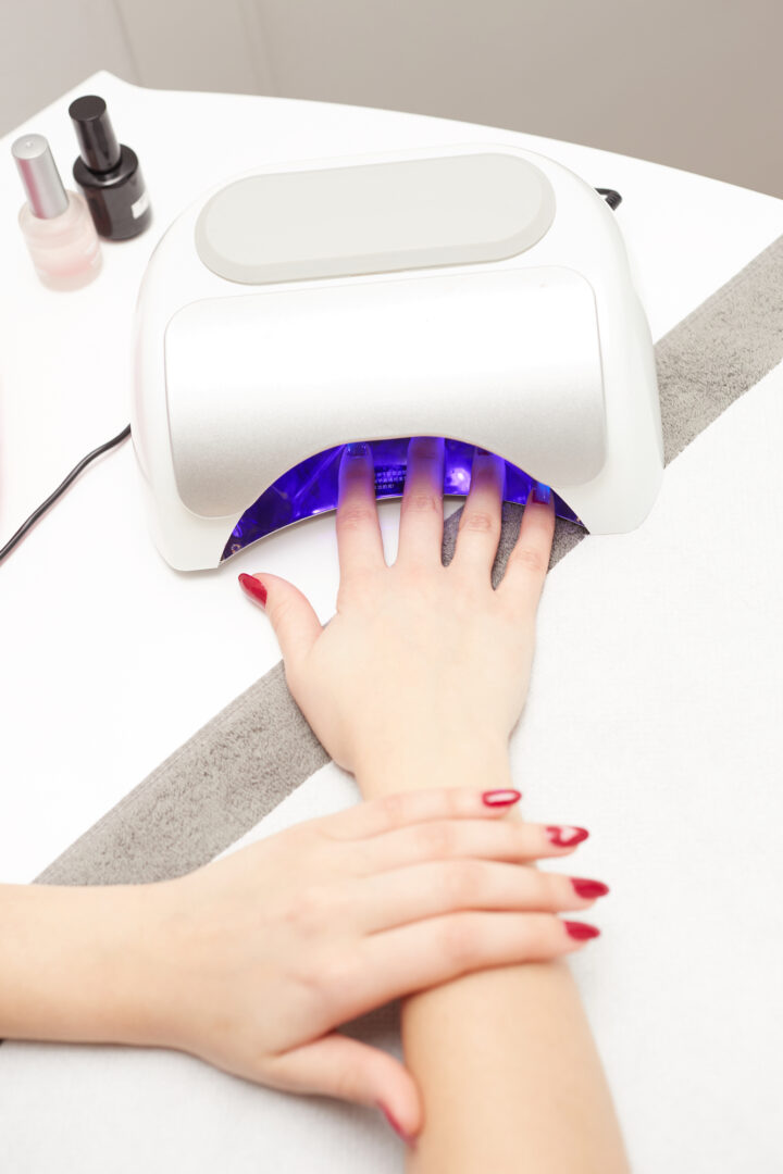 How Long to Cure Gel Nails with UV Light? [Cure Gel Polish]
