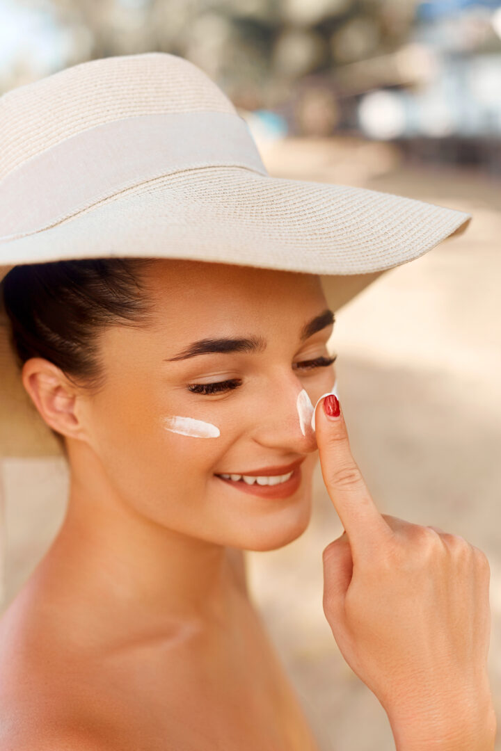 Most Forgotten Spots For Sunscreen Application | Makeup Muddle